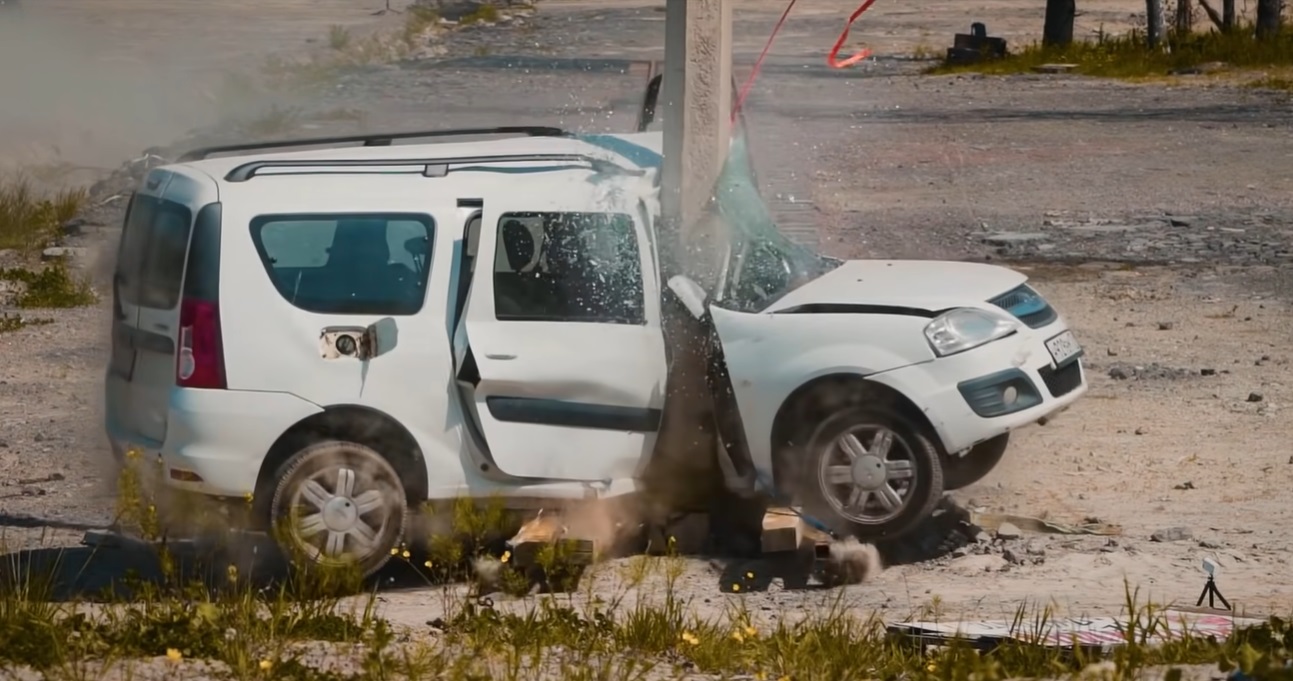 Test de impact cu Lada Largus, Dacia Logan MCV în versiune rusească