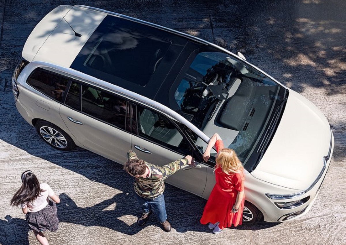 Top 7 mașini cu 7 locuri: Confortabile, fiabile și economice