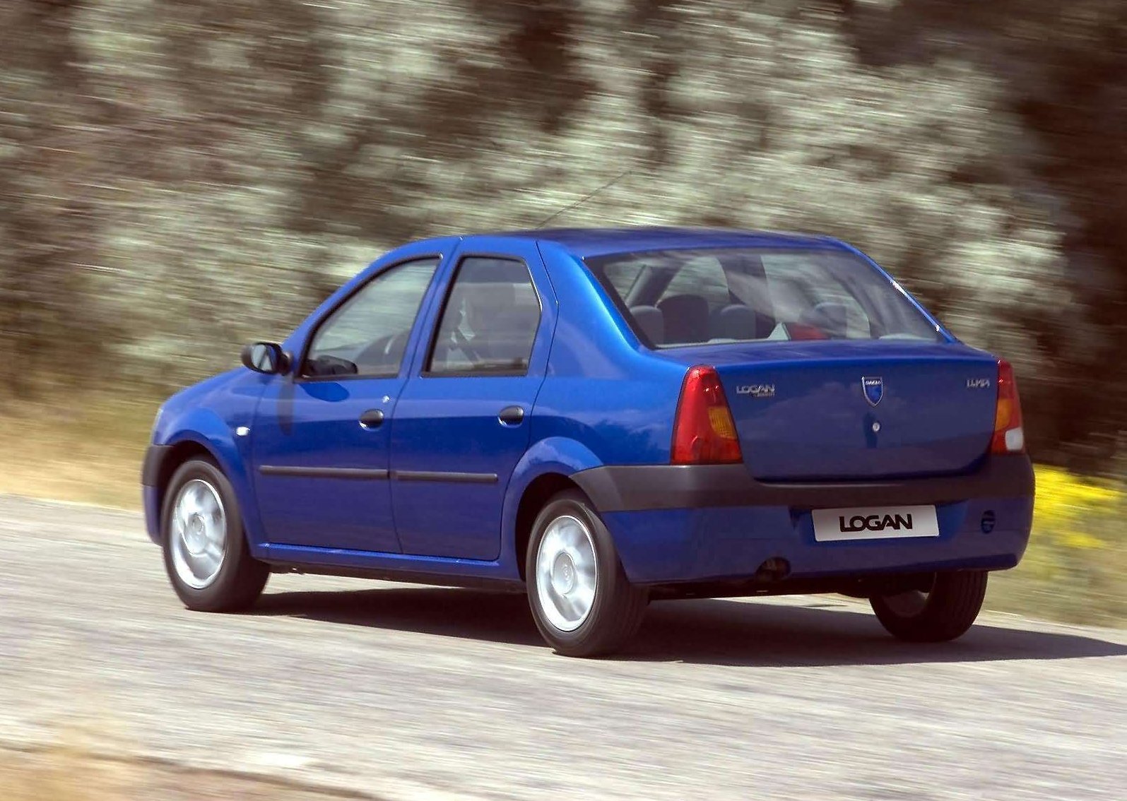 Italienii au inclus Dacia Logan în top 10 cele mai urâte mașini | Promotor