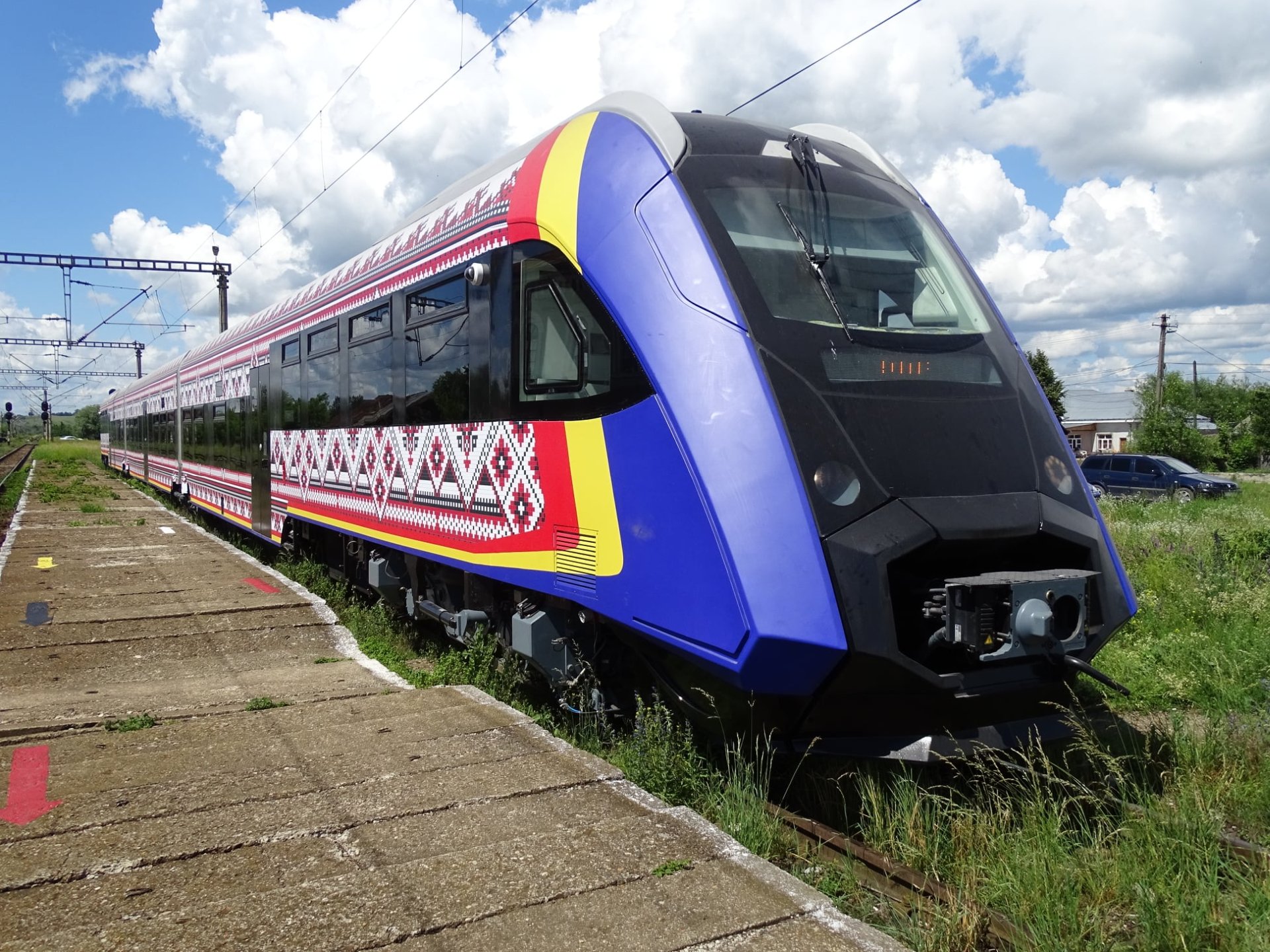 Un tren fabricat în România poate circula cu 120 km/h dar nu are unde