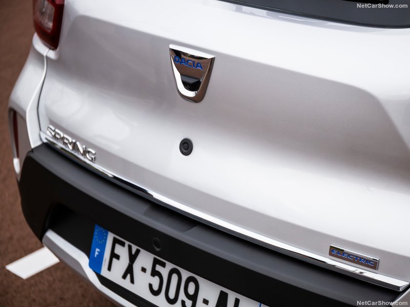 Românii au început să monteze aceste accesorii pe Dacia Spring ...