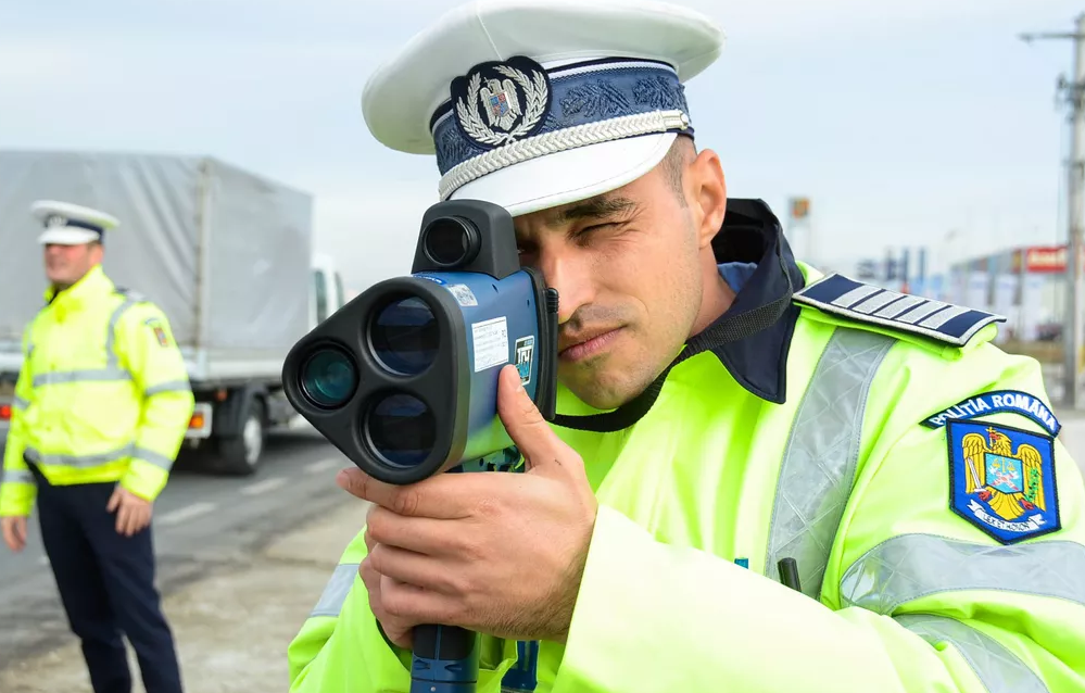 Șoferii care vor depăși viteza legală cu peste 100 km/h ar putea rămâne ...