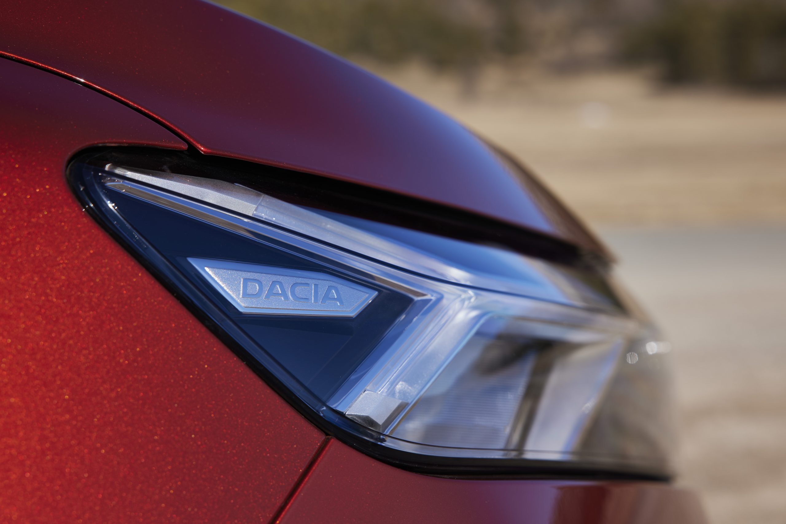 Care va fi prima mașină Dacia dotată cu motorizare full hibridă și când ...