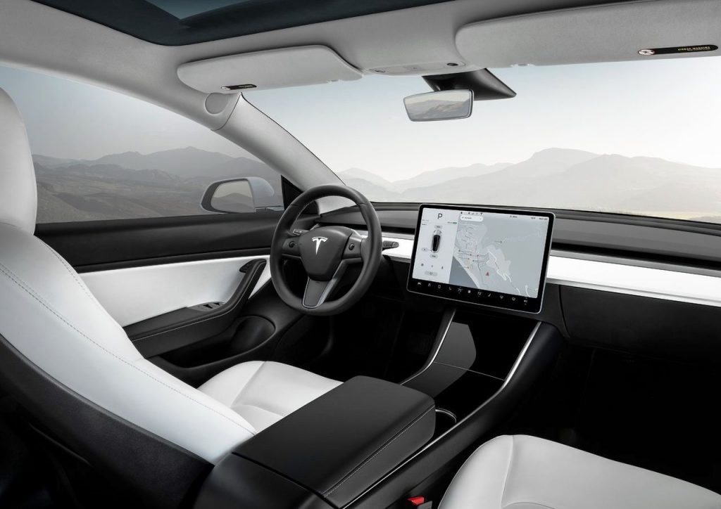 Cât costă în prezent cel mai accesibil automobil Tesla în România?