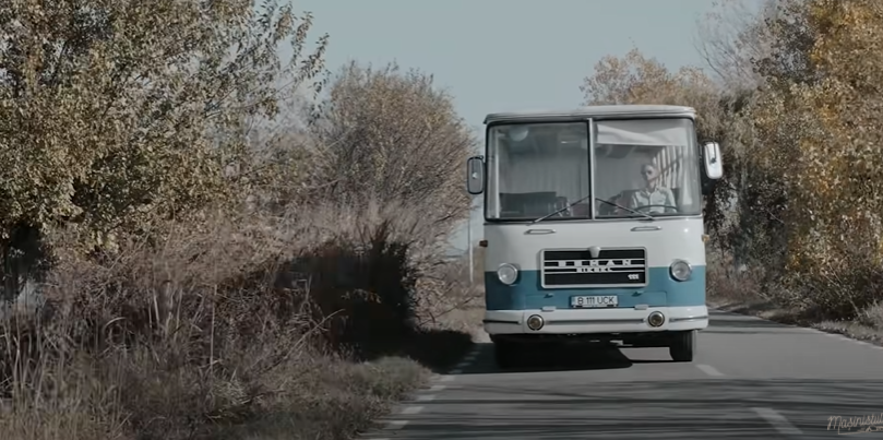 VIDEO. Un șofer a salvat ultimul autobuz Roman Diesel din România