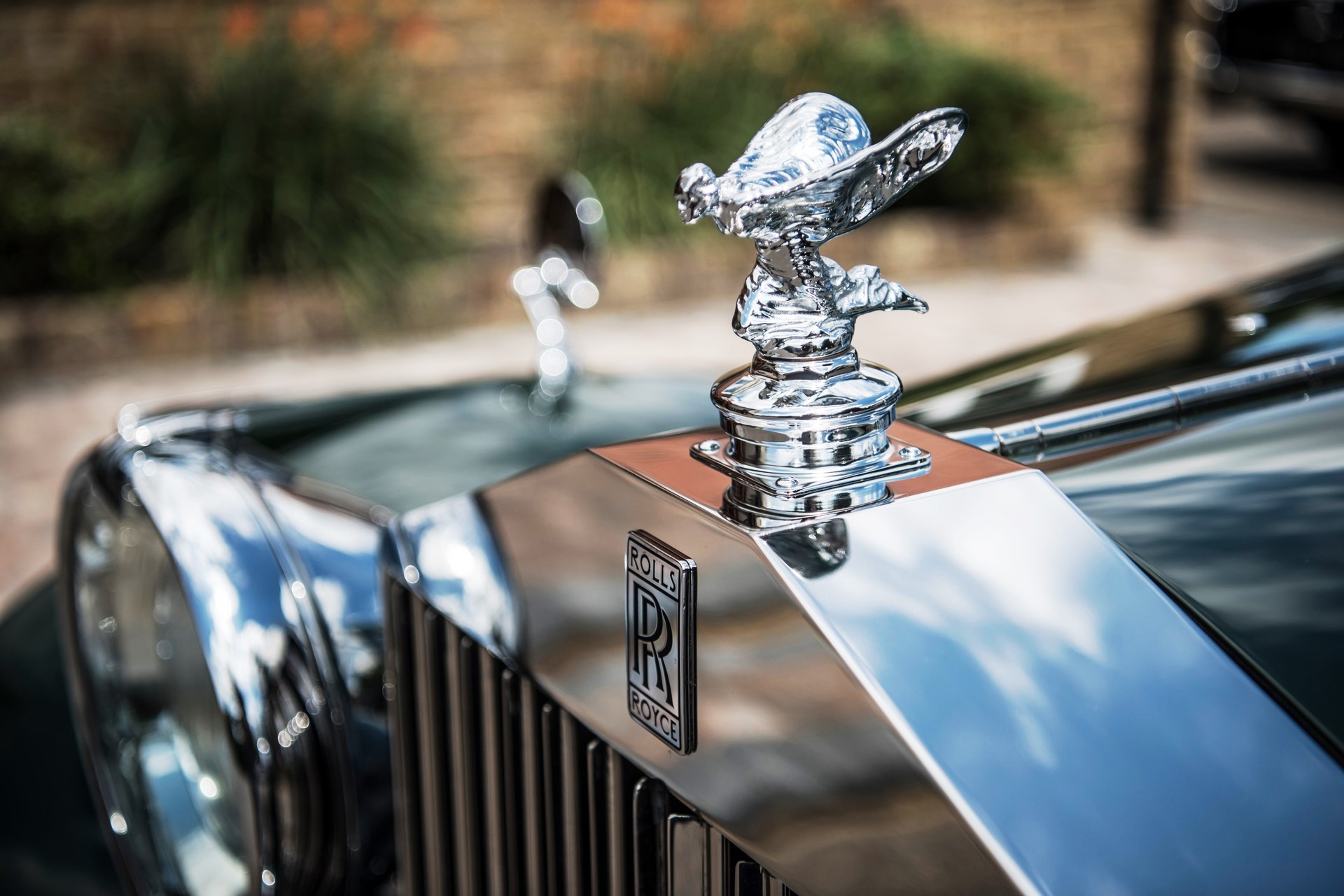Rolls-Royce a dezvăluit noul design el legendarei statuete „Spirit of ...