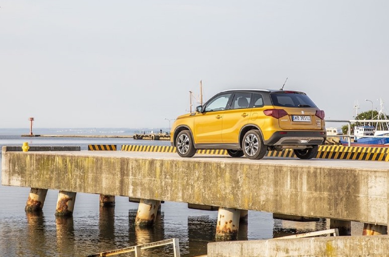 Dacia Duster vs. Suzuki Vitara. Care dintre aceste SUV-uri are un preț ...