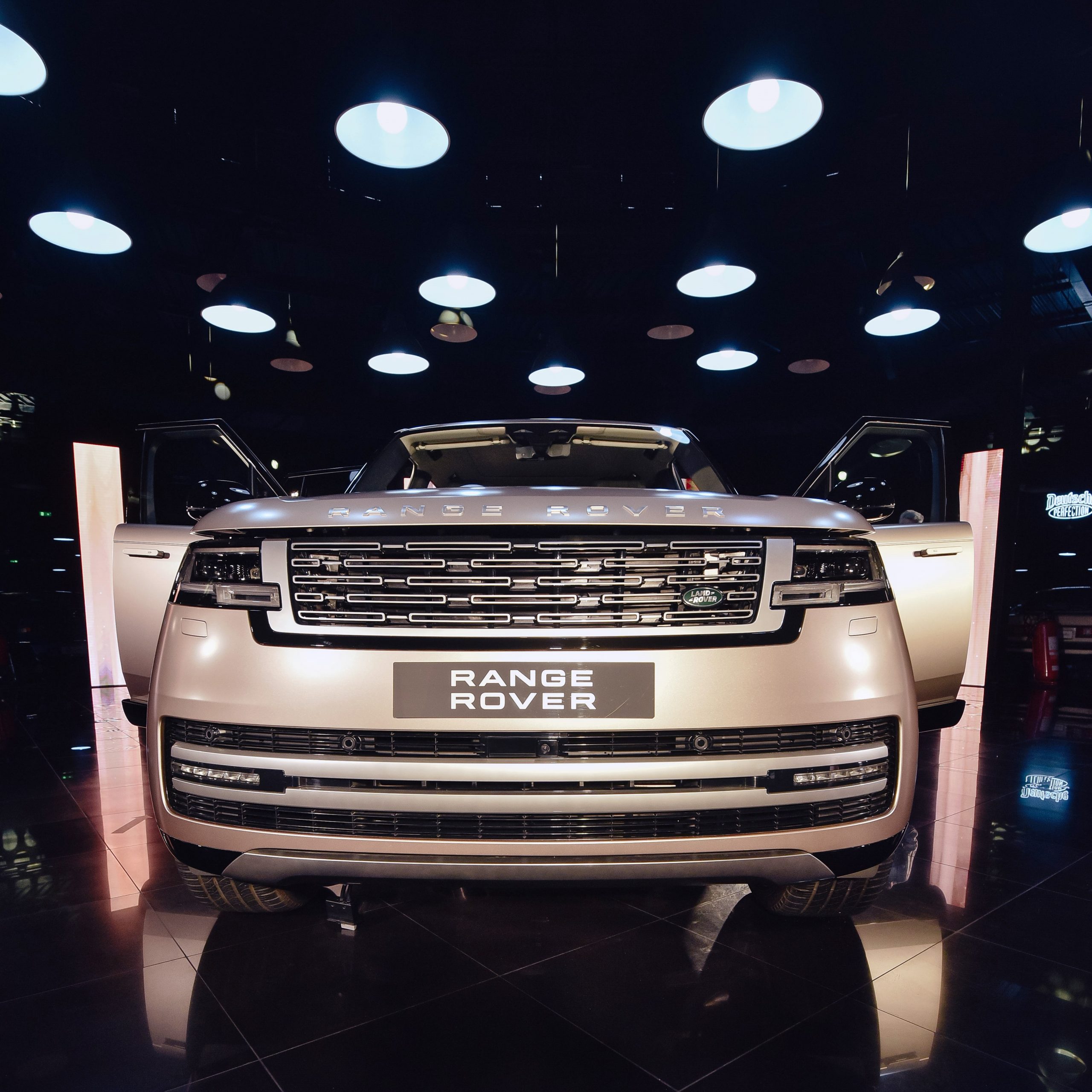 Noul Range Rover a fost lansat în România. Primele 100 de exemplare au ...