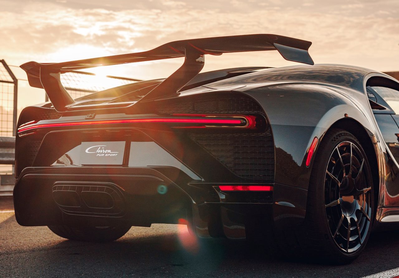 VIDEO: Cel mai scump Bugatti a ajuns la București. Cui aparține bolidul ...