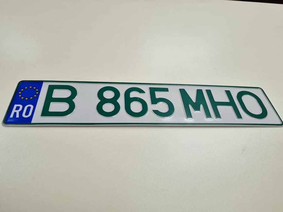 Mașinile cu numere verzi pot parca gratis. Care sunt condițiile