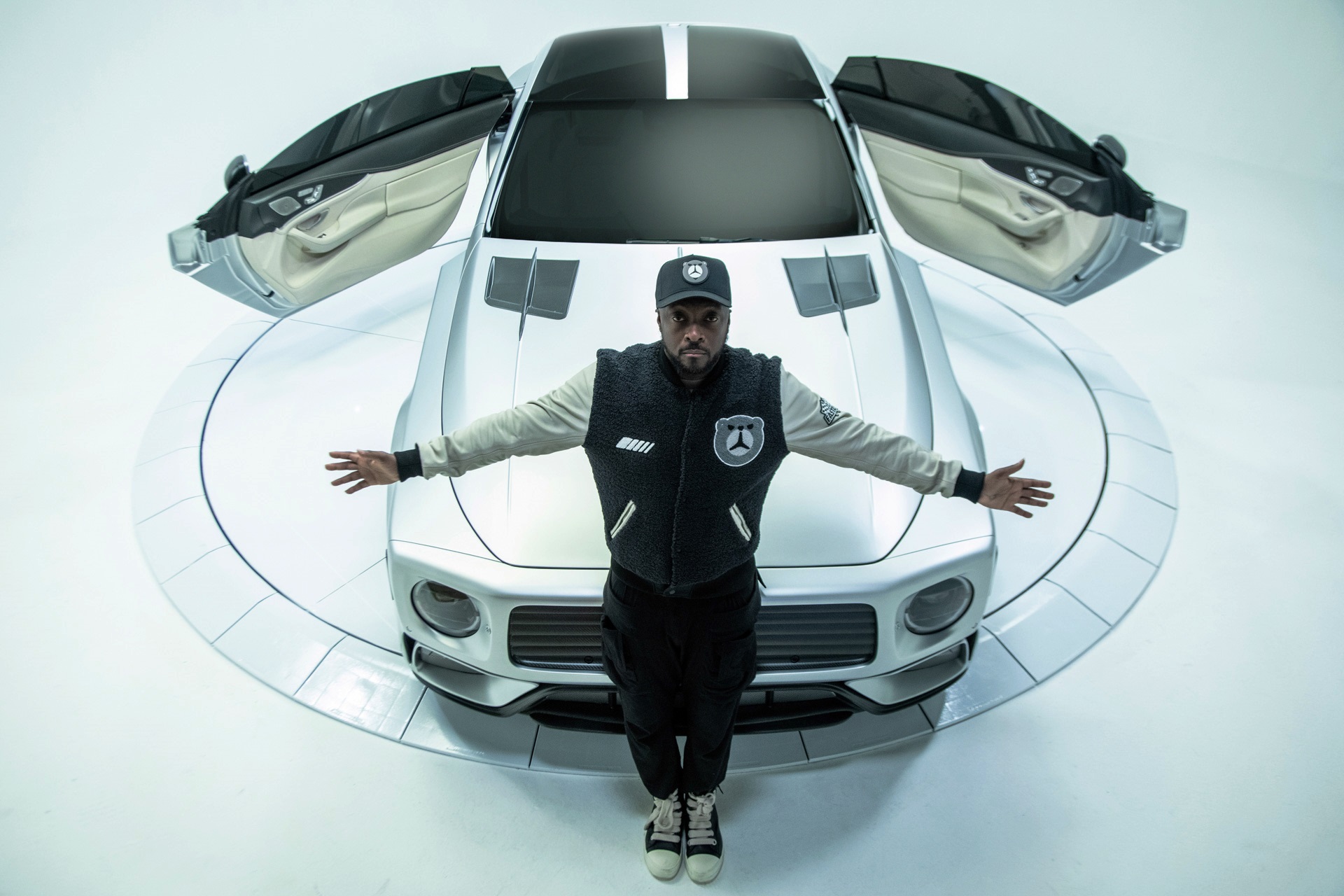 Mercedes-Benz AMG și Will.I.Am prezintă conceptul „The Flip”, un coupe ...