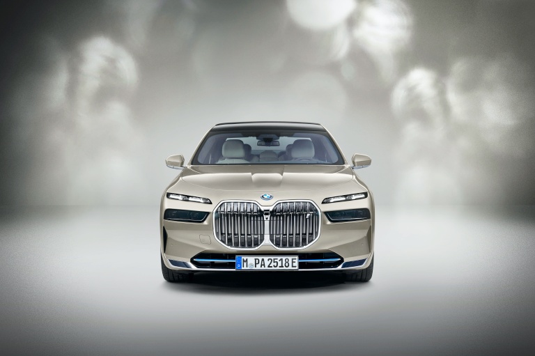 Cât costă BMW i7 în România. Modelul este disponibil pentru precomenzi