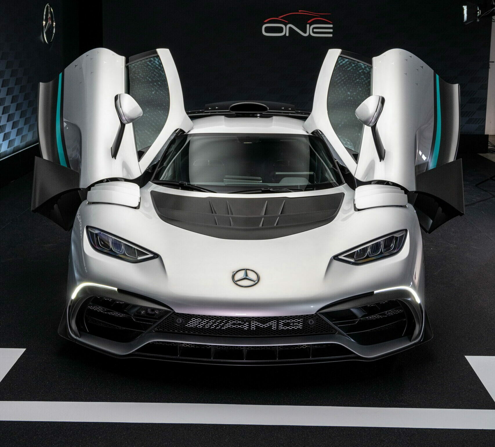 Mercedes-Benz a dezvăluit hypercar-ul AMG One. Propulsie hibridă de 1.063 CP derivată din cea ...