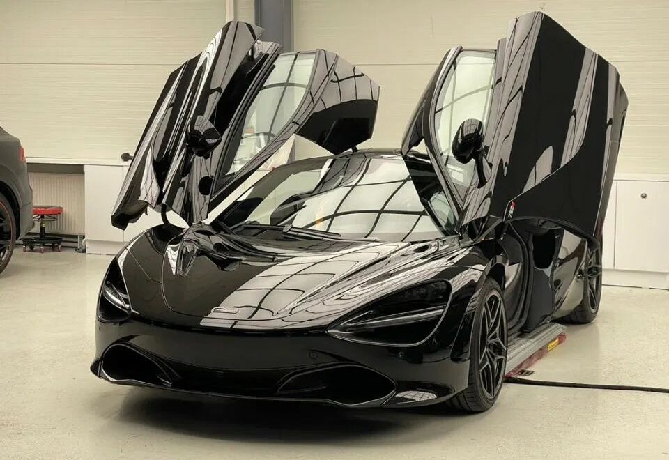 Cât costă un McLaren 720S pe Autovit.ro? Putere enormă şi un design ...