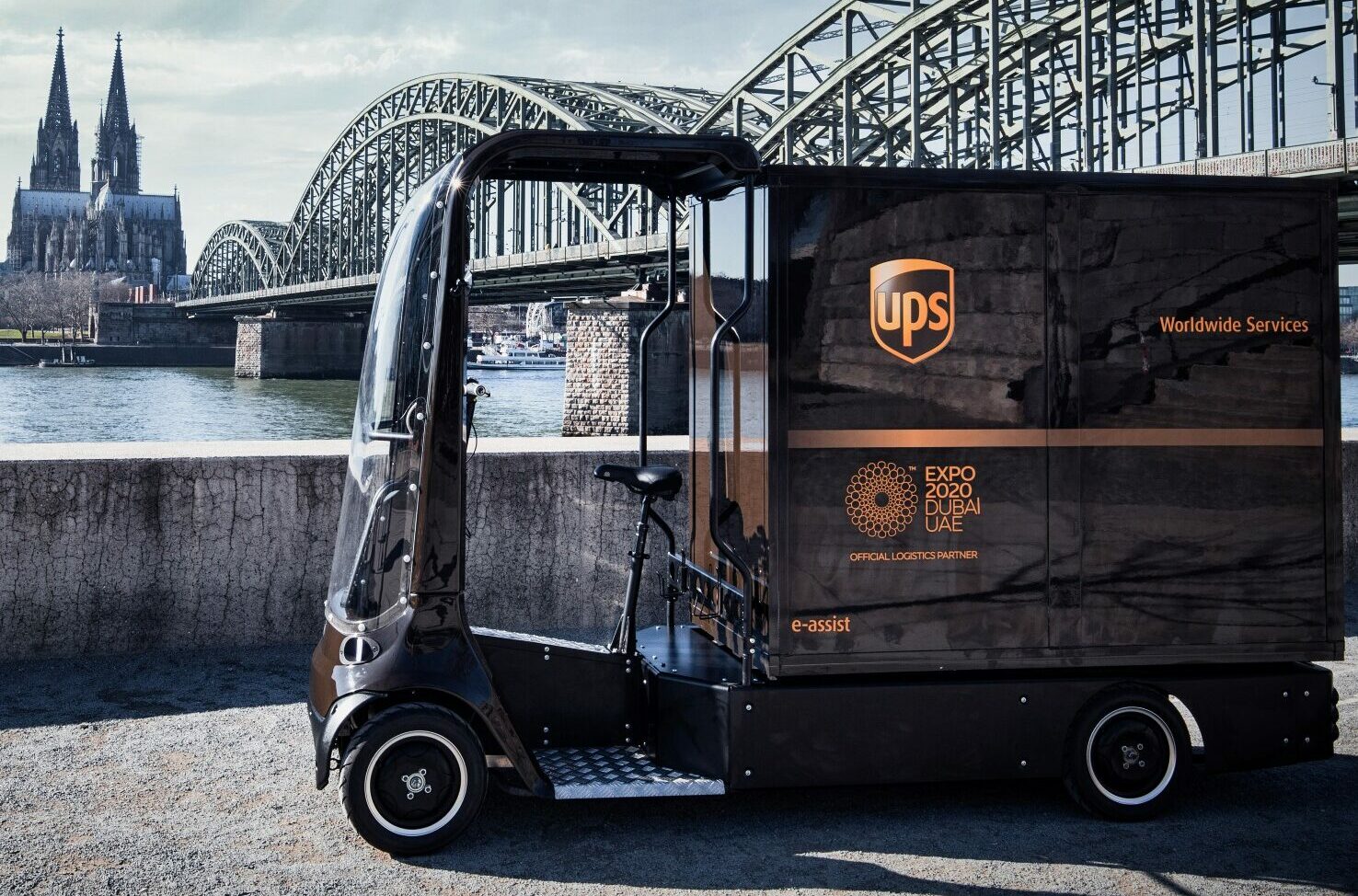 O mare companie de curierat din SUA testează în New York un cvadriciclu ...