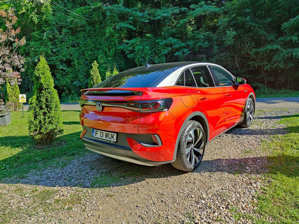 Walkaround + 10 detalii interesante despre noul SUV coupe electric ...
