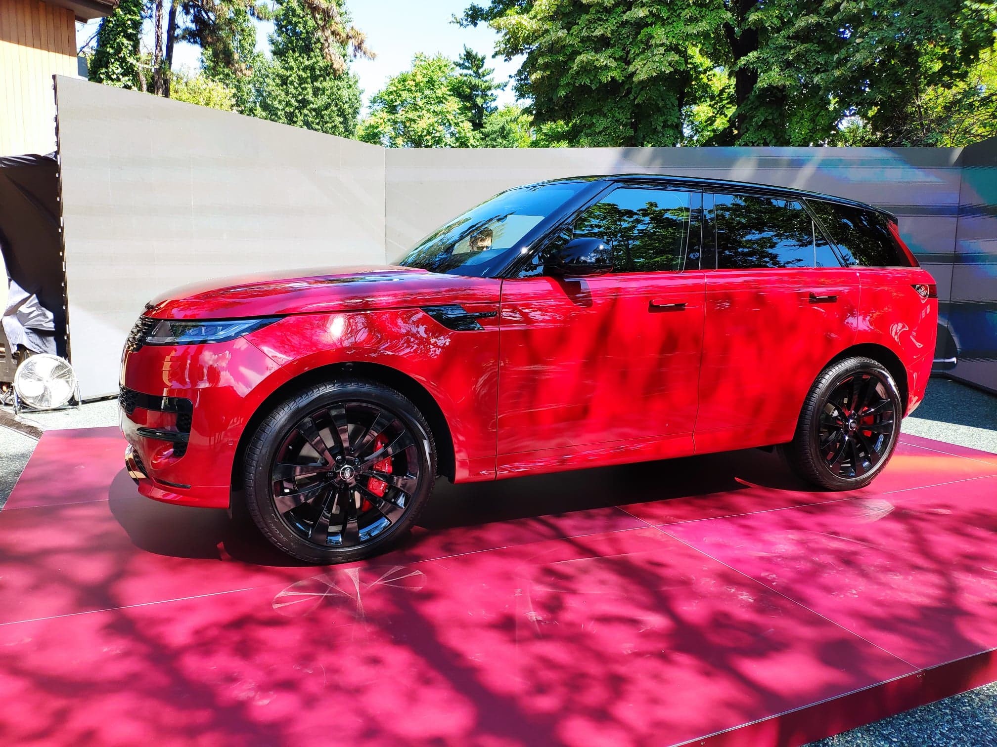 Land Rover Range Rover Sport (2023) a fost lansat în România. Cât costă ...