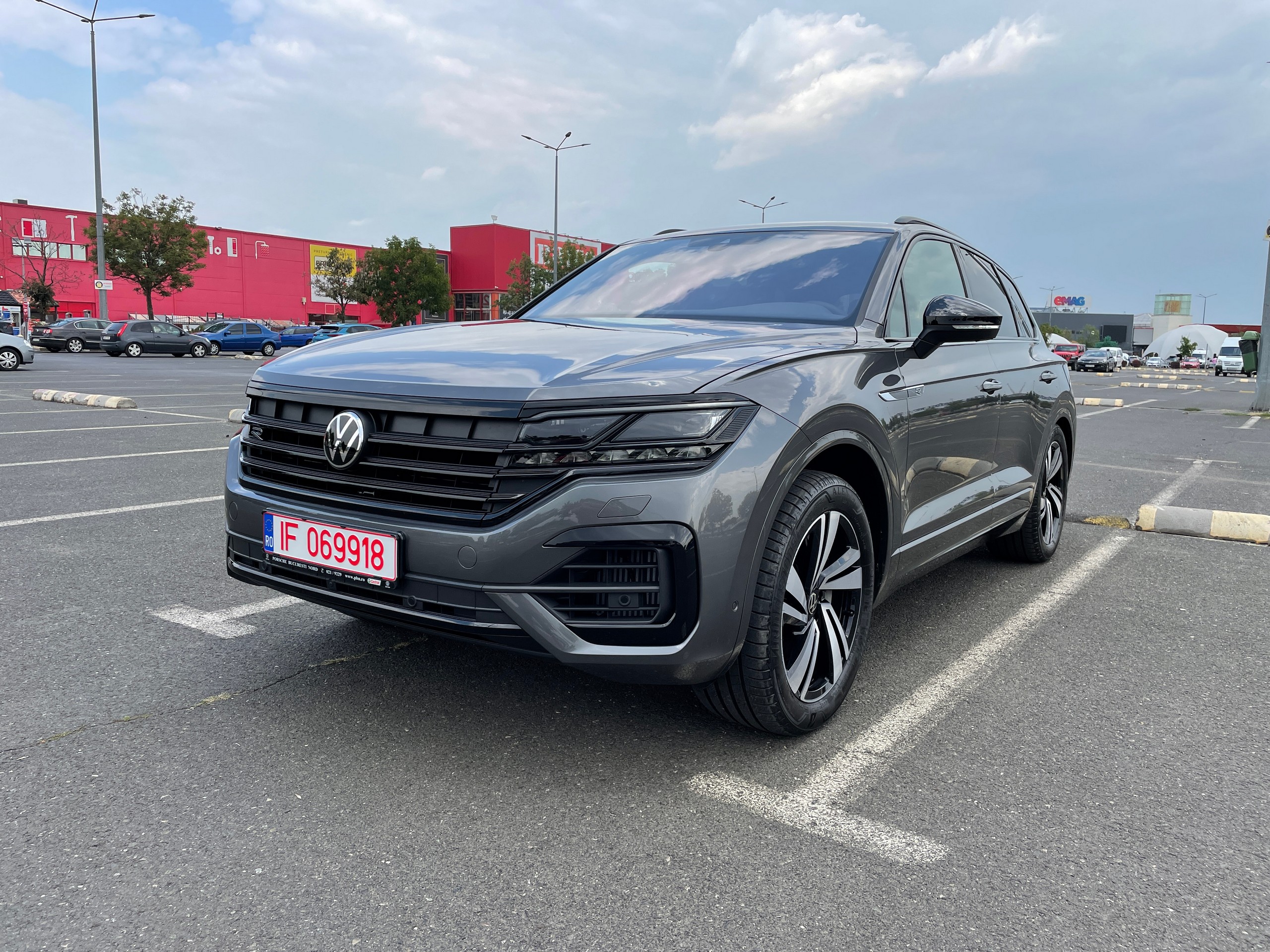 Volkswagen Touareg R-Style 2022: după 20 ani