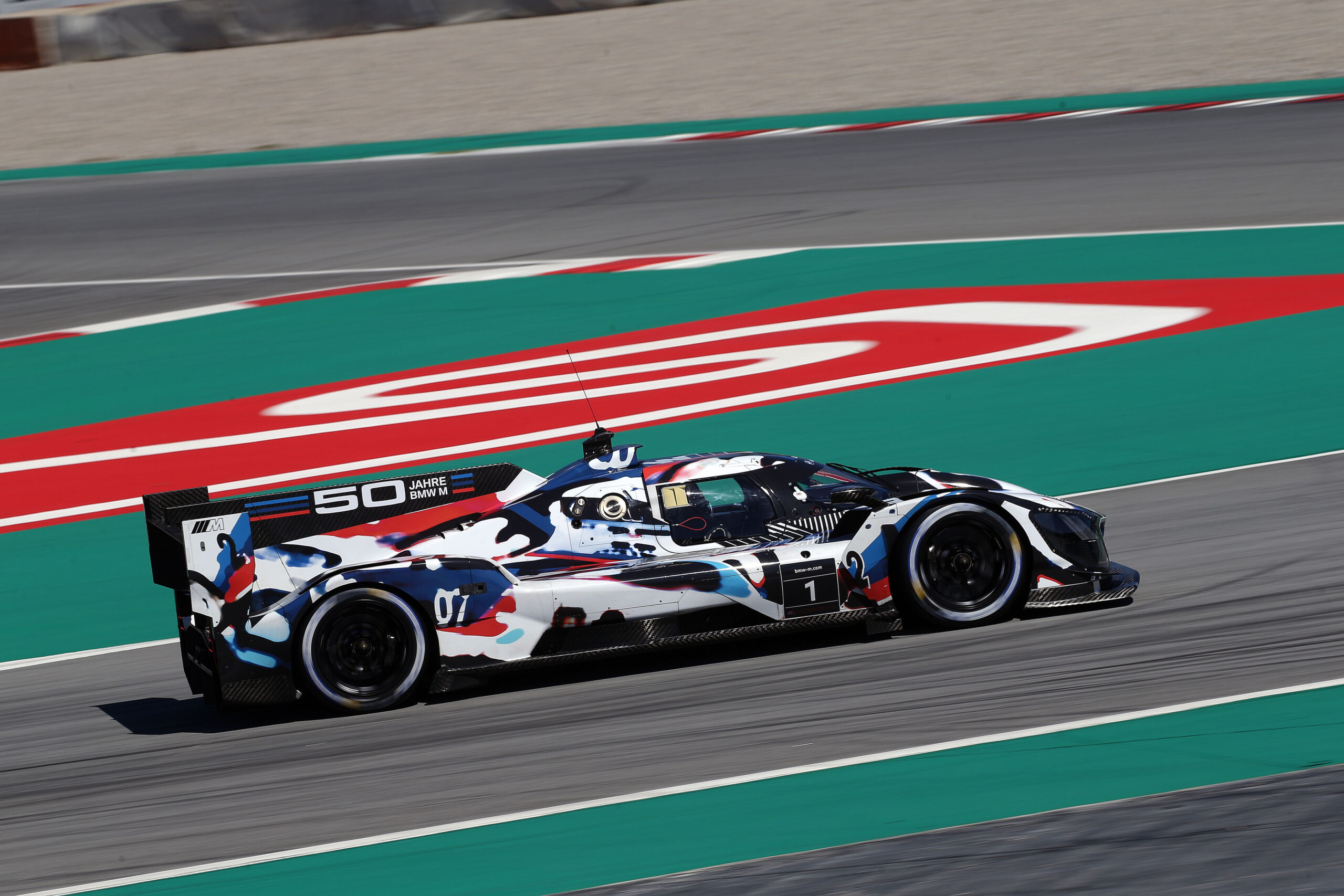 BMW M Hybrid V8 intră într-o nouă etapă de testare în SUA