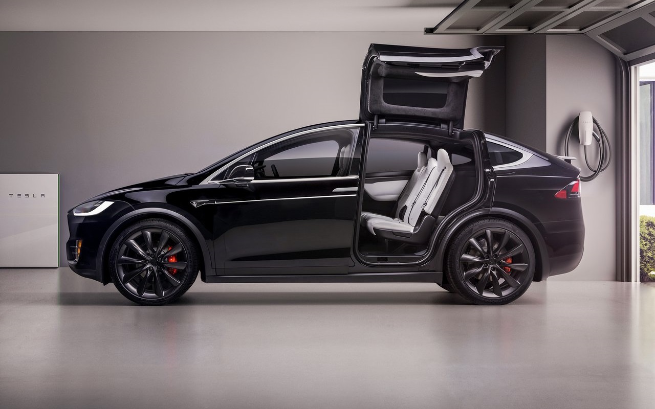 O bancă din România vinde o Tesla second-hand. Cum s-a modificat prețul ...