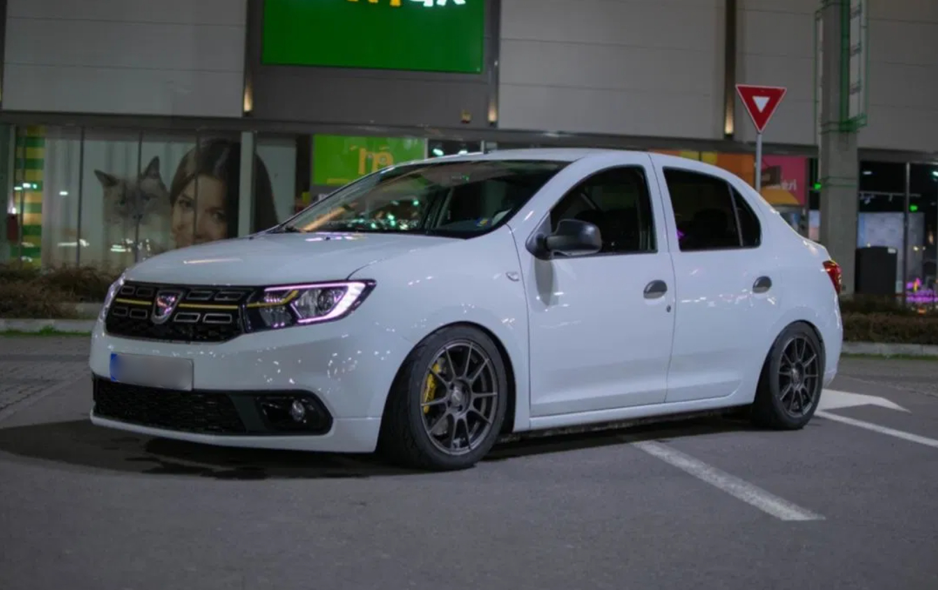 O Dacia Logan cu frâne Brembo și suspensie sport se vinde pe Autovit