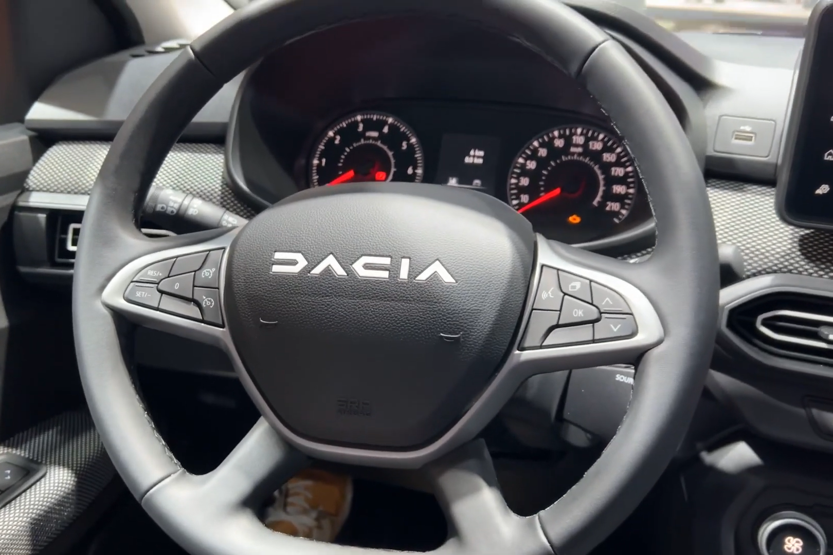 Dacia se reinventează. Cum arată cel mai nou Logan și ce dotări are ...