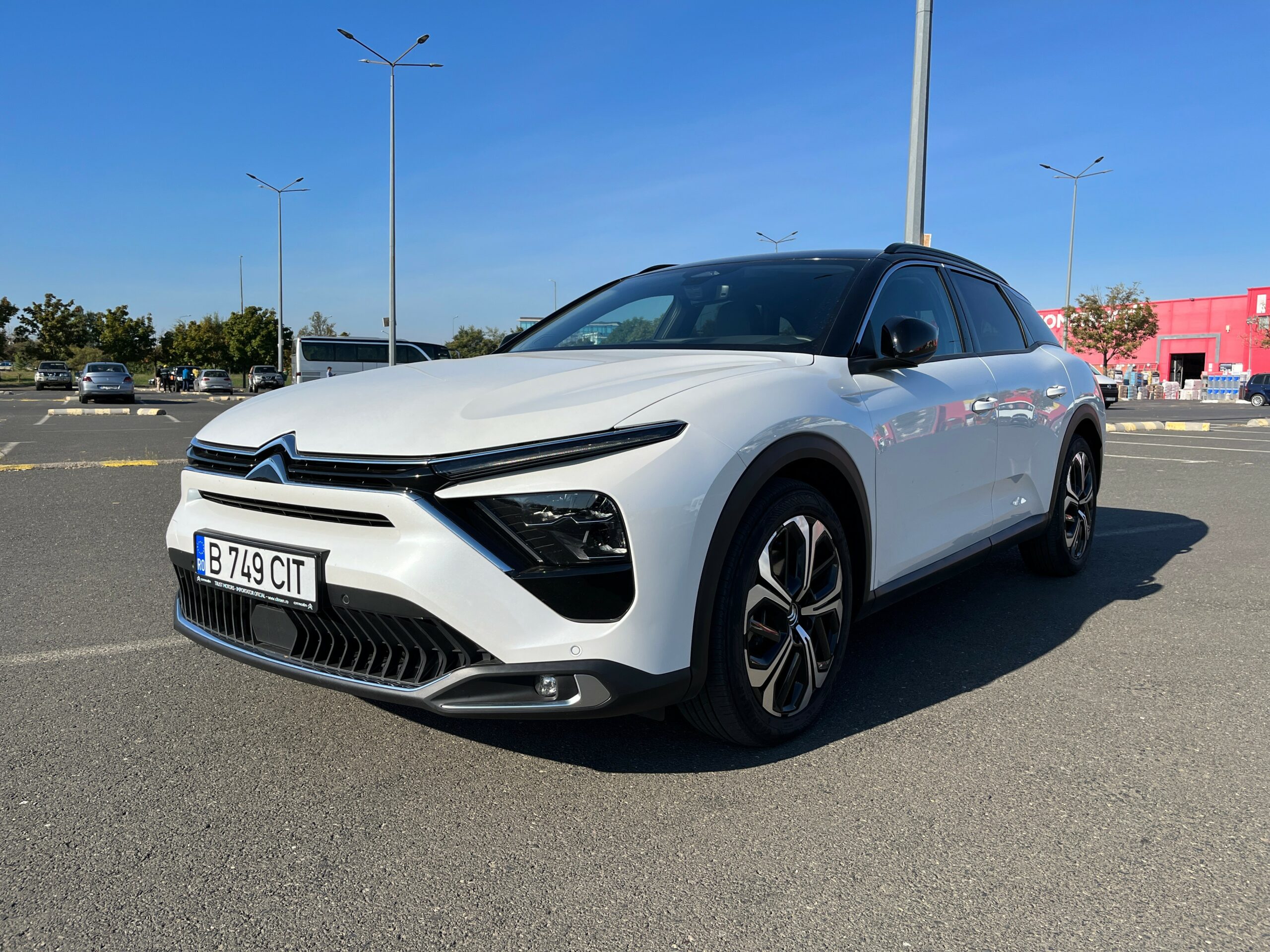 Este hatchback, break sau SUV? Nu, este Citroen C5 X - Prezentare video