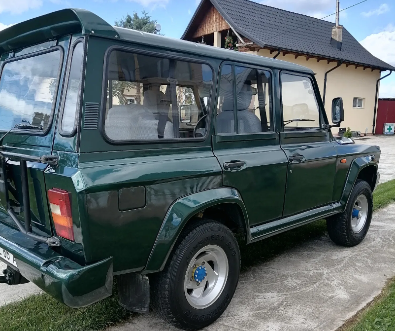 Unul din ultimele modele ARO se vinde la preț de Dacia Spring