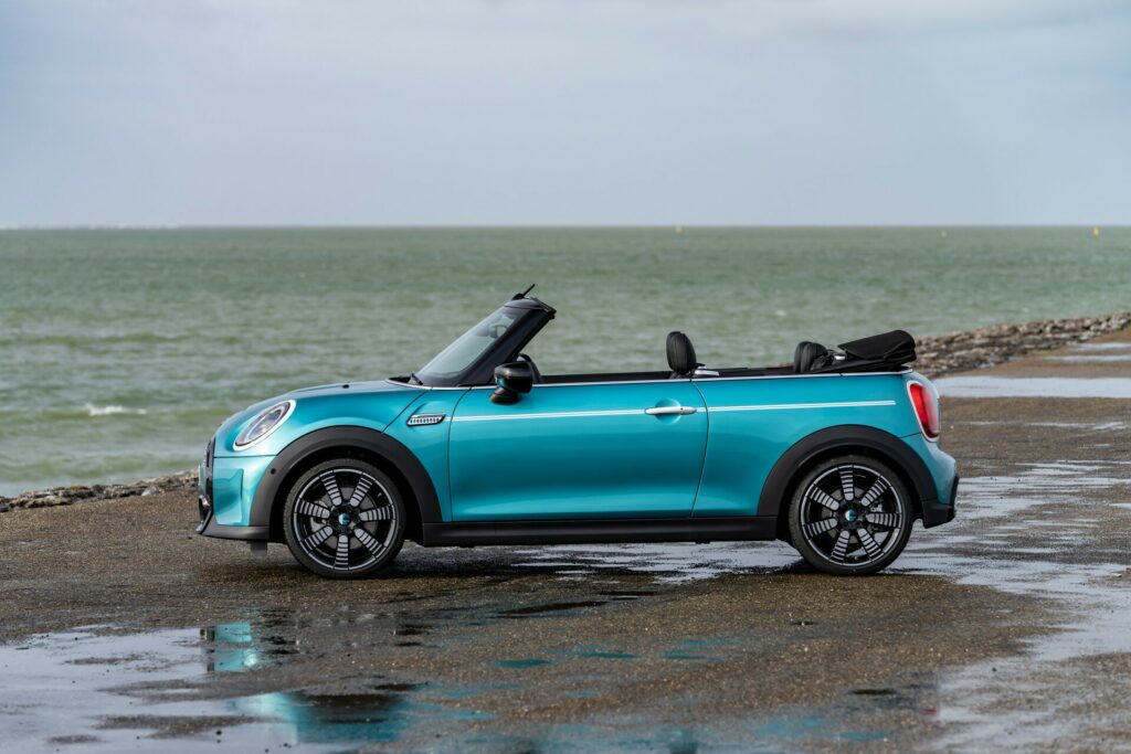MINI Cooper Seaside Edition: ediție specială la 30 de ani de la ...