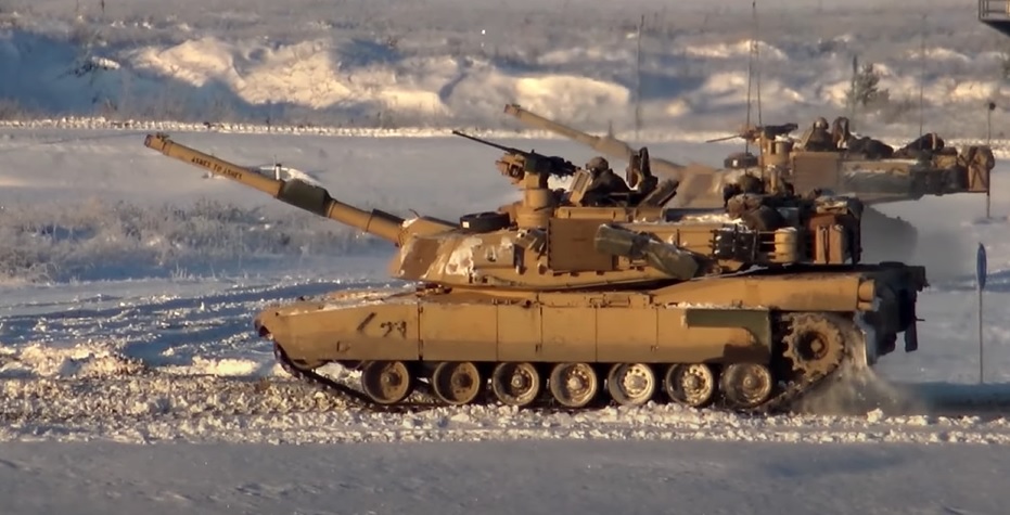 Ea este Julia, are 21 de ani și conduce tancul M1A2 Abrams, cel mai ...