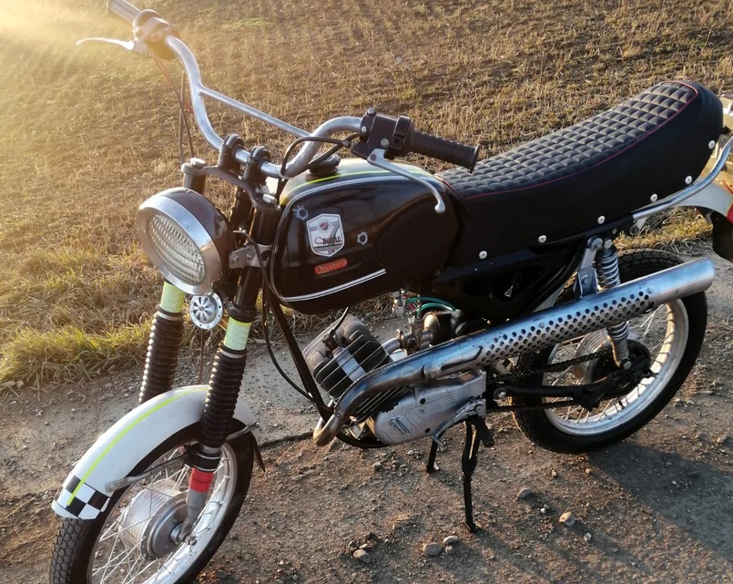 Motociclete cu poveste, readuse la viață de un botoșănean