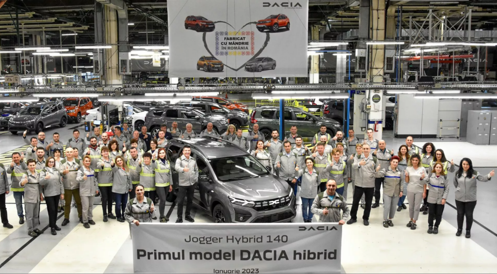 Prima Dacia hibridă a început producția de serie la uzina din Mioveni ...