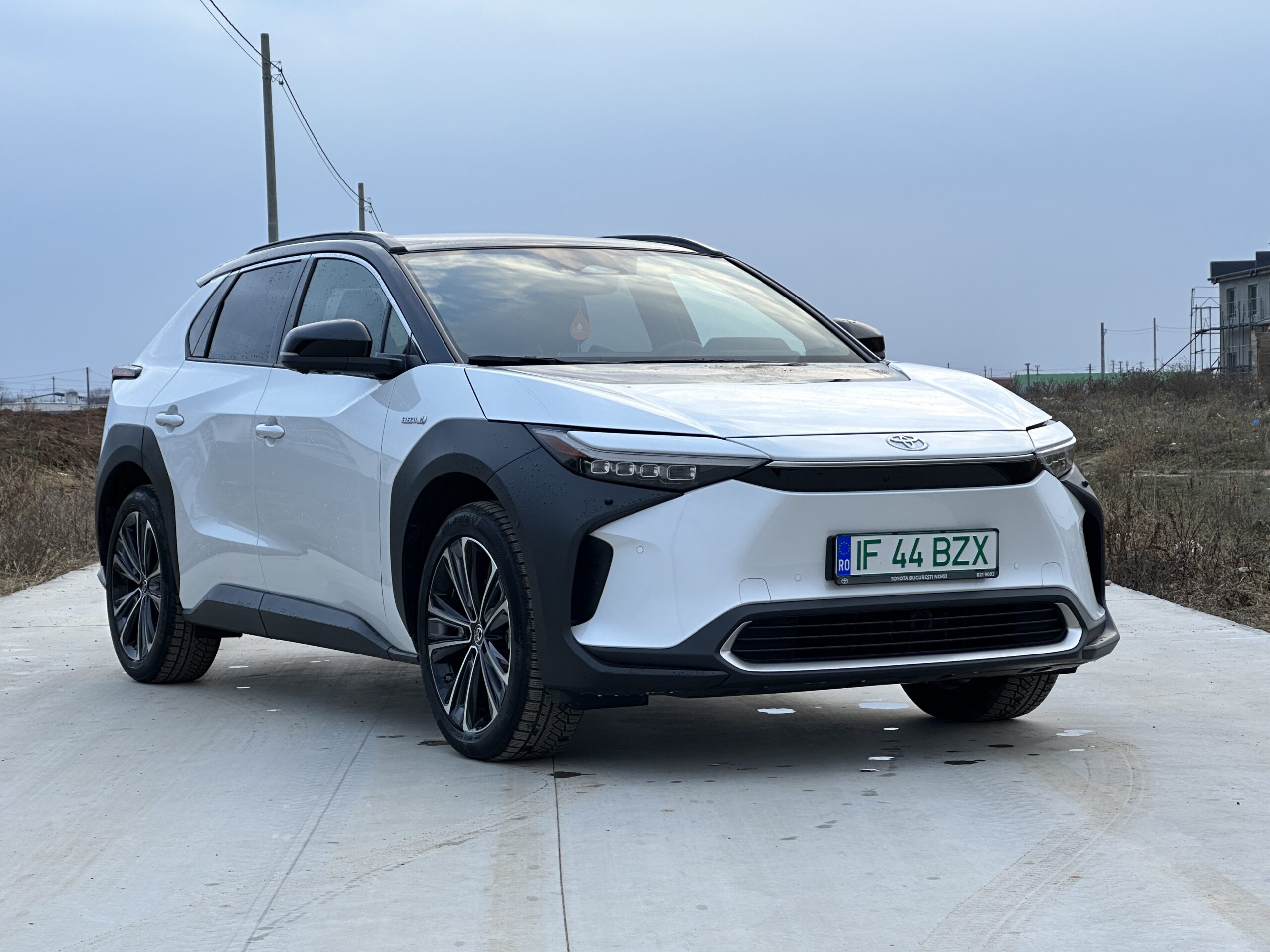 Toyota bZ4X - SUV-ul de familie 100% electric - Prezentare Video