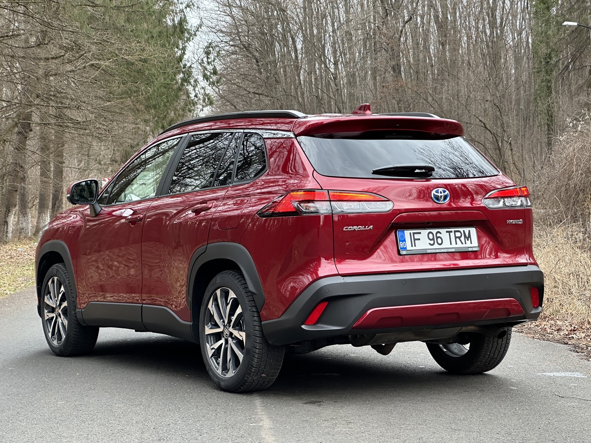 Toyota Corolla Cross Hybrid: Un nume celebru se transformă într-un SUV ...