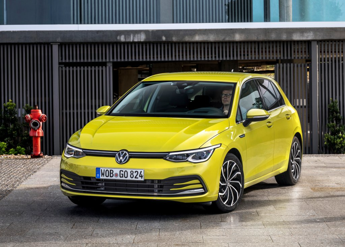Volkswagen majorează prețurile mașinilor cu motoare convenționale