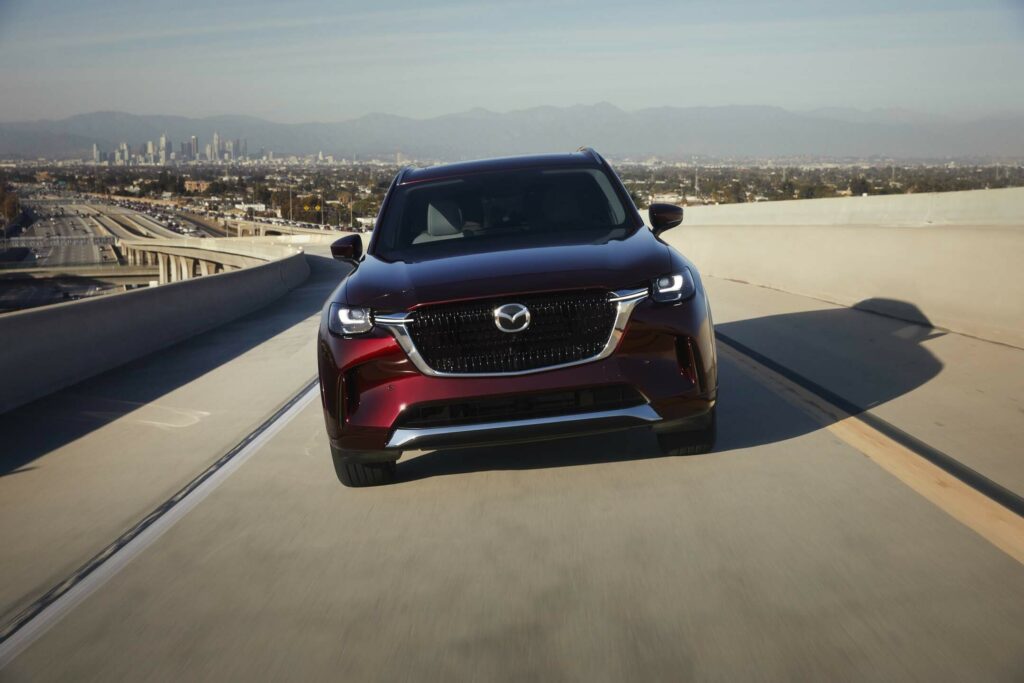 Mazda a lansat noul CX-90. SUV-ul japonez are un motor de 340 CP și ...