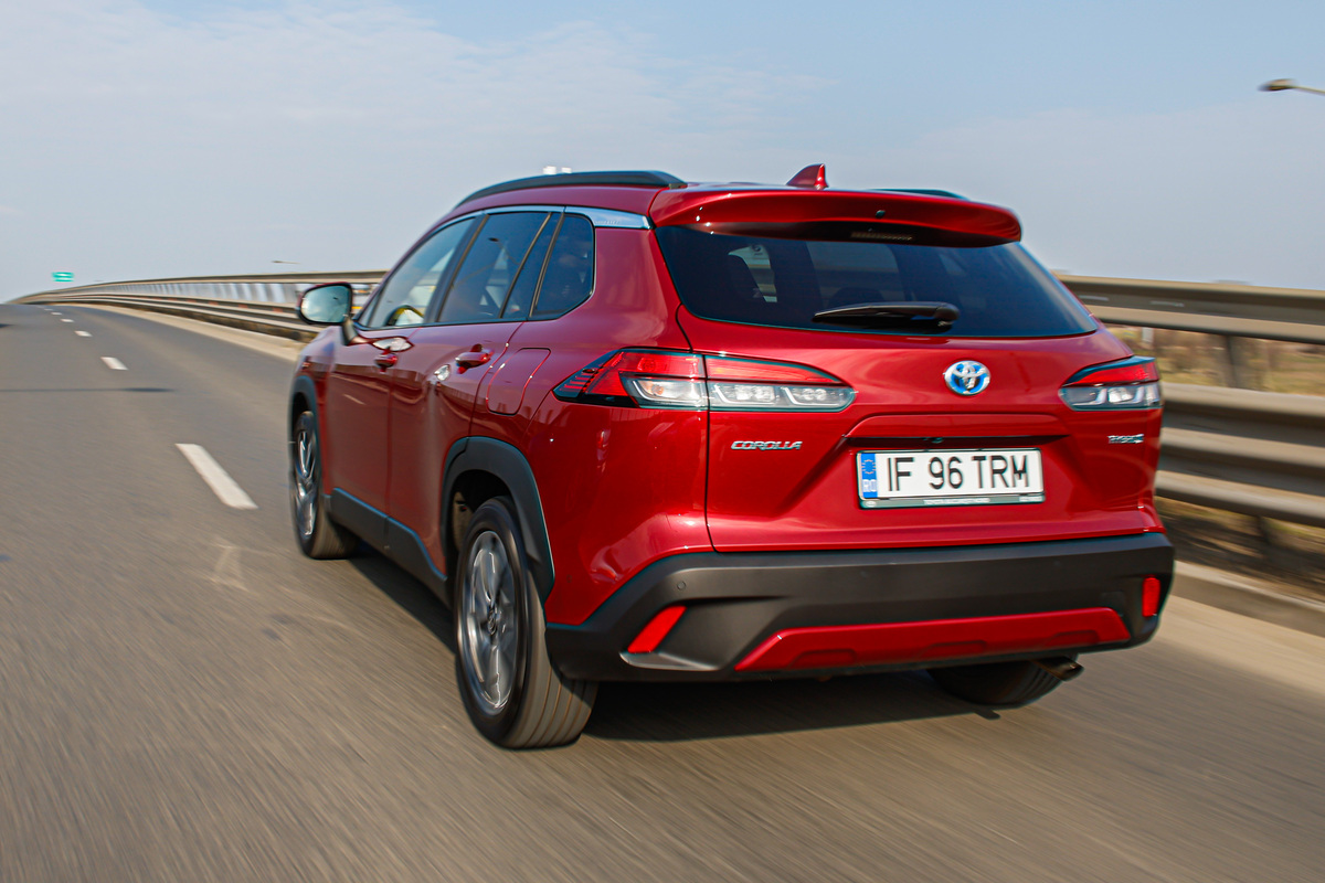 Test drive Toyota Corolla Cross Hybrid - Eficiența la ea acasă