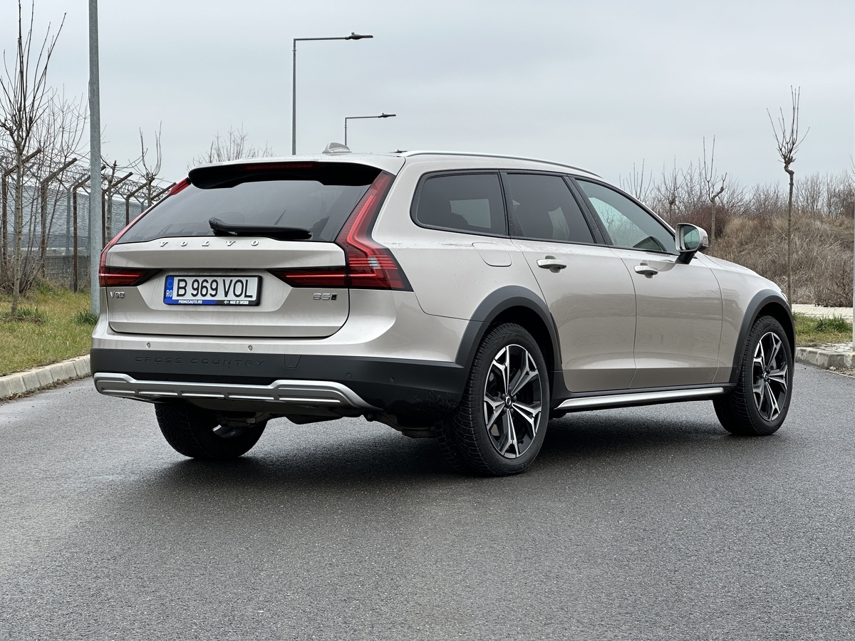 Volvo V90 Cross Country: Suedezii demonstrează că există viață dincolo de SUV - VIDEO