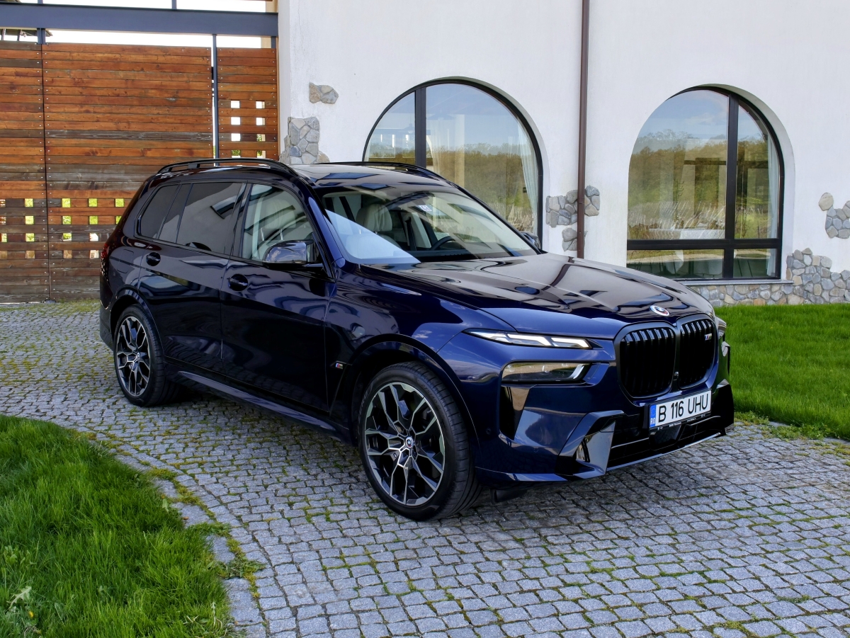 Test drive cu BMW X7 M60i: Sfidând legile fizicii - VIDEO