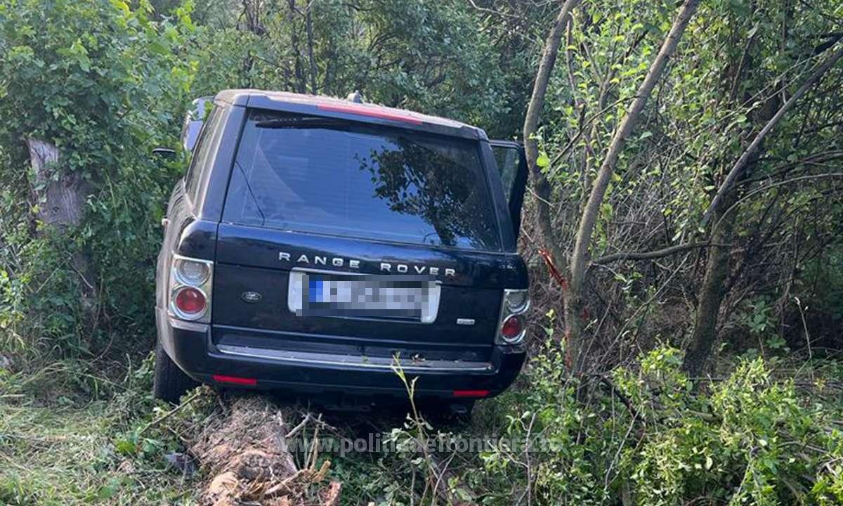 Un Range Rover în care se aflau 17 migranți a fost oprit de Poliția de ...