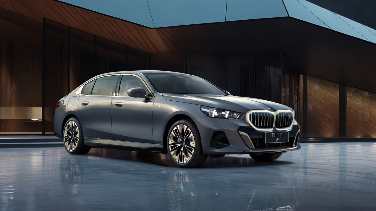 BMW Seria 5 destinat pieței din China: mașina are ampatament alungit și ...