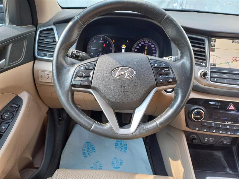 O bancă din România vinde un Hyundai Tucson. Cât costă un SUV cu ...