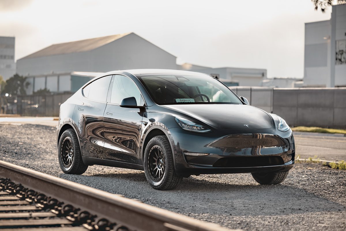 Tesla Model Y primește un set de roți special pentru off-road