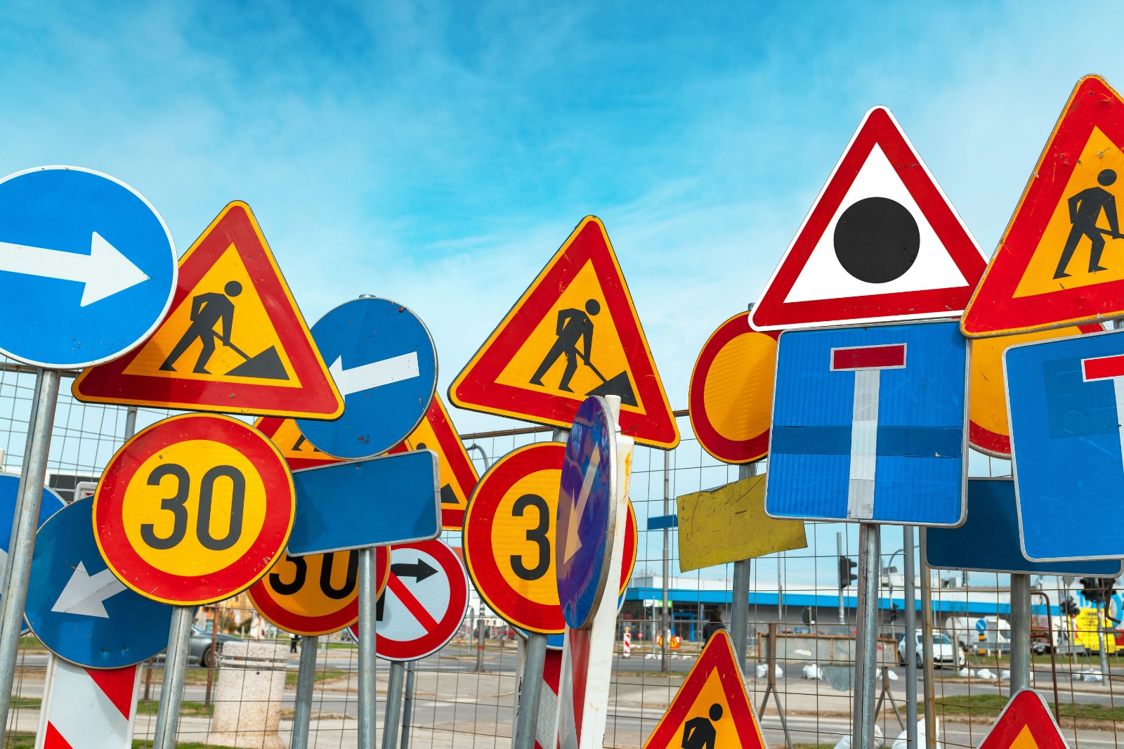 Ce reprezintă semnul de circulație cu bulina neagră? De ce nu ar trebui ...