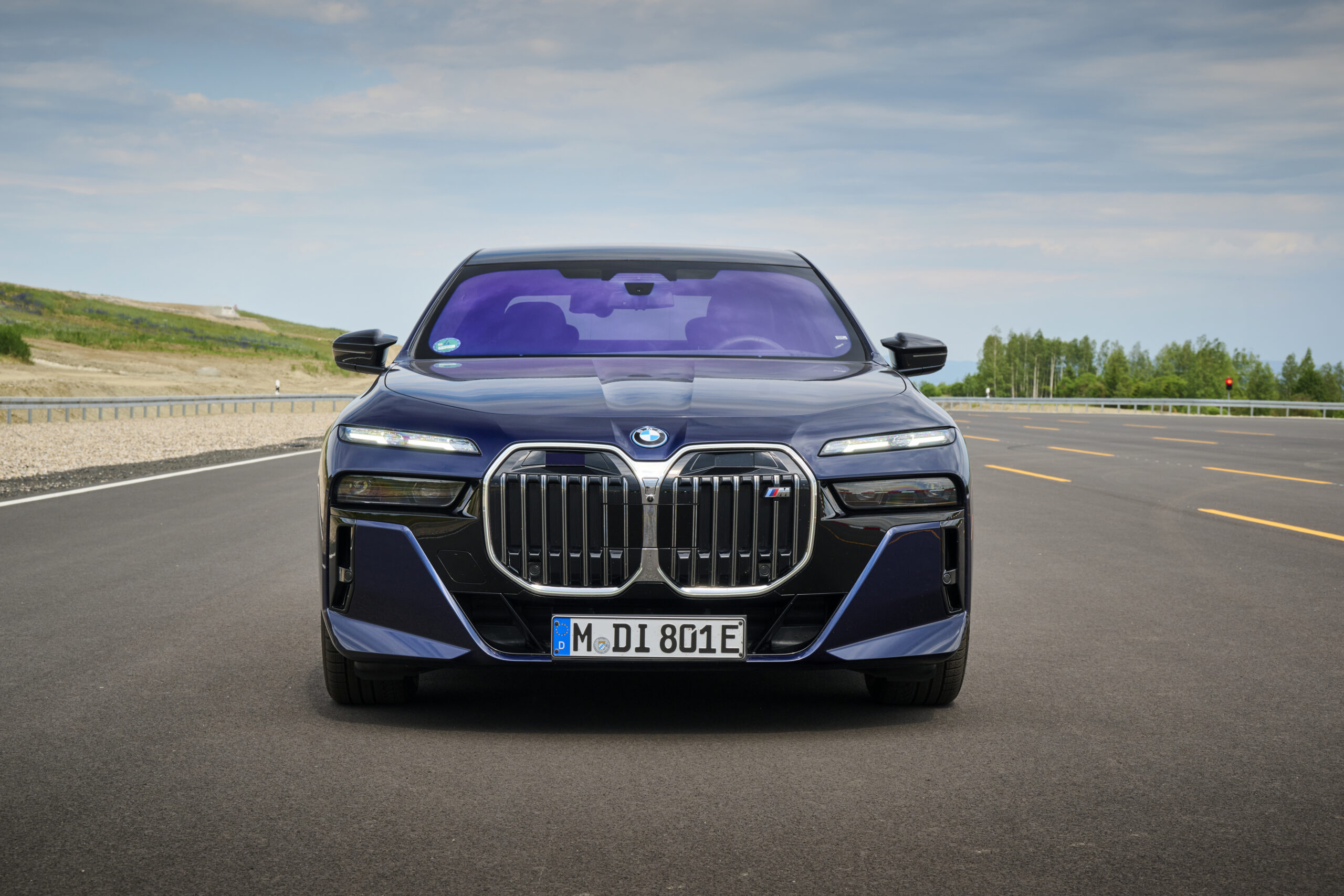 Începând cu 2024, BMW Seria 7 se va conduce de unul singur. Clienții ...