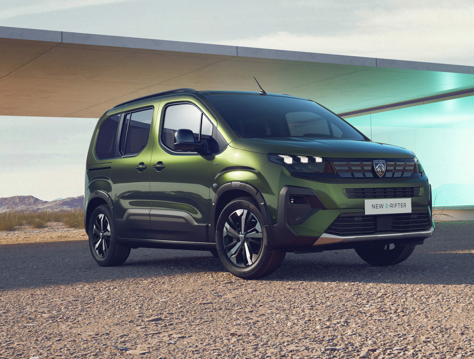 Peugeot E-Rifter este un van electric care vrea să fure atenția de la ...