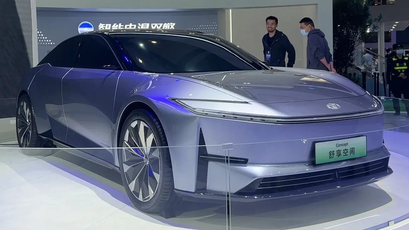 Toyota a prezentat un nou model electric, posibil rival pentru Tesla ...