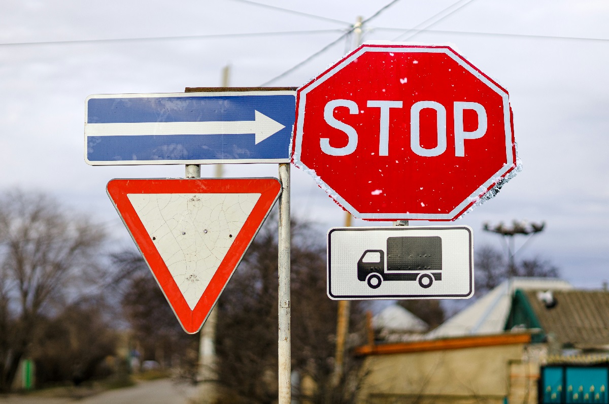 Care e diferența între STOP și CEDEAZĂ? Cei care le încurcă se aleg cu ...