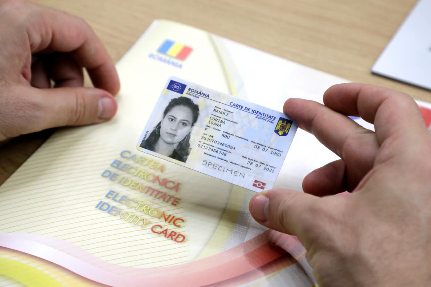 2024: Românii vor avea carte de identitate electronică. Cum pot șoferii folosi noul document?