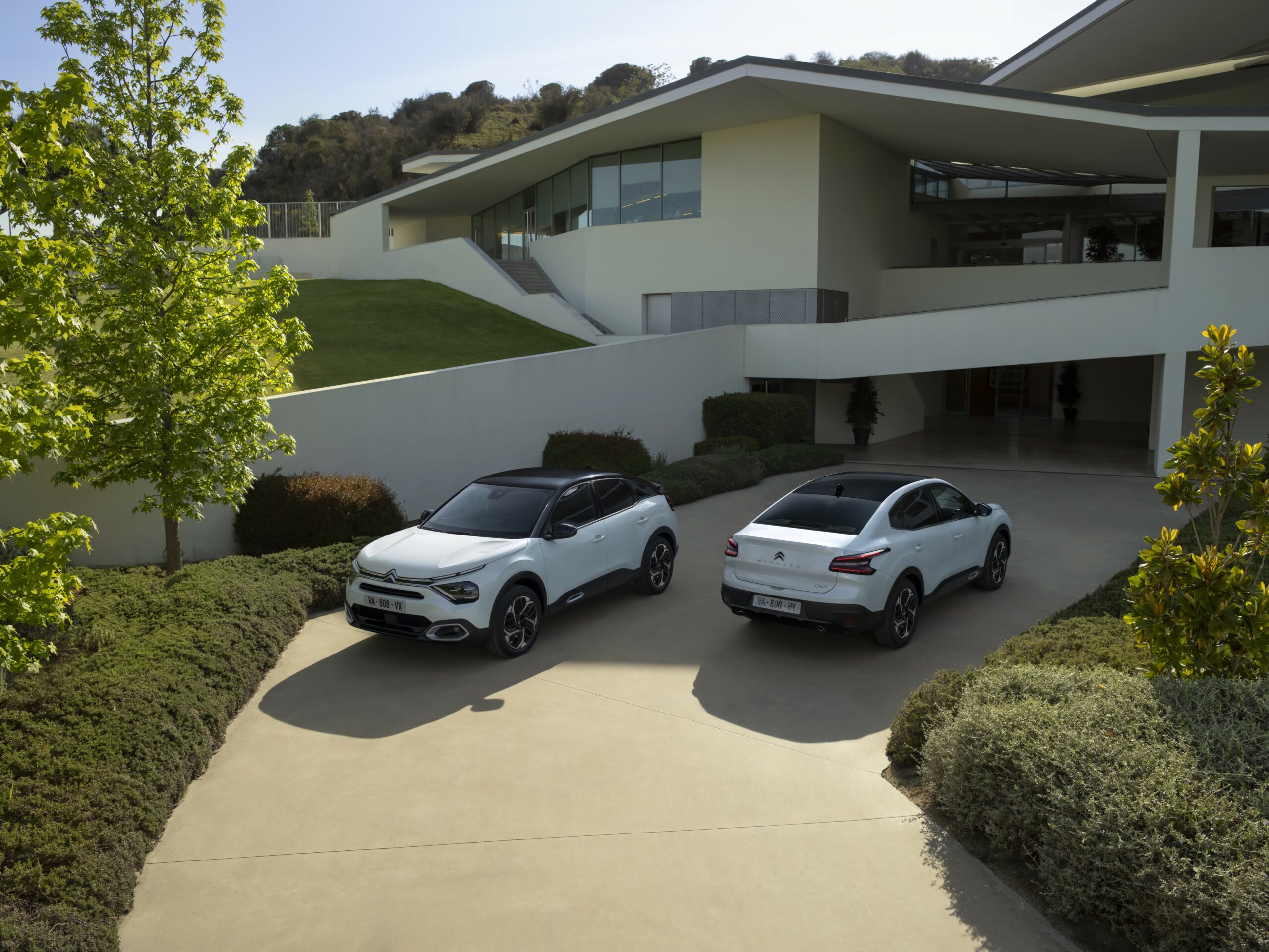 Modelele Citroen C4 și C4 X primesc o nouă motorizare mild-hybrid ...